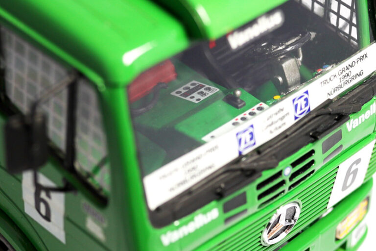 Revell Renntruck Mercedes 1450 LS 7536 Baubericht - modellbautest.de