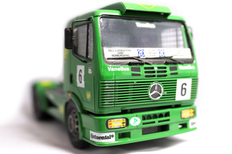 Revell Renntruck Mercedes 1450 LS 7536 Baubericht - modellbautest.de